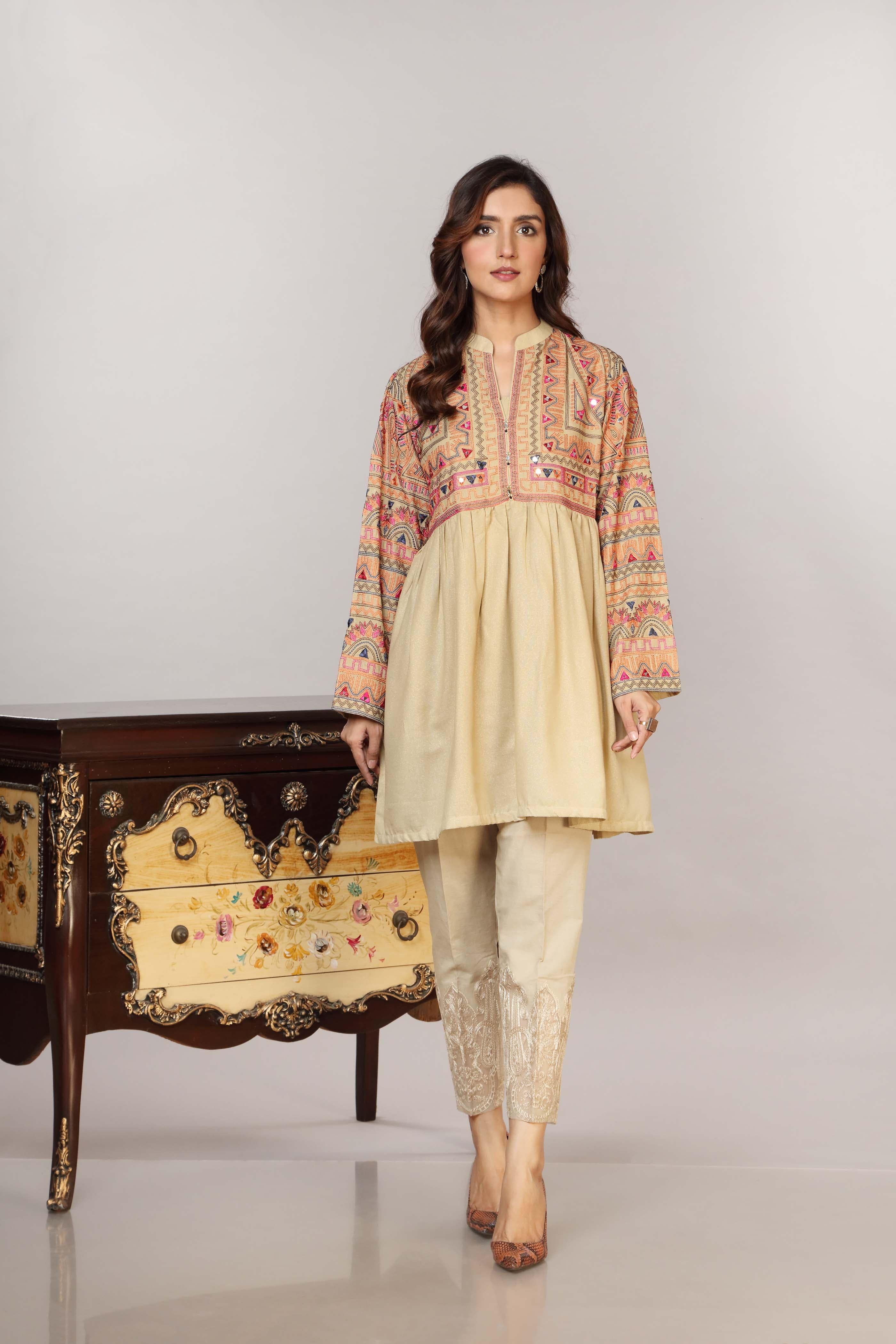 Chinyere - PYRAMID (BB8623) – Western.pk