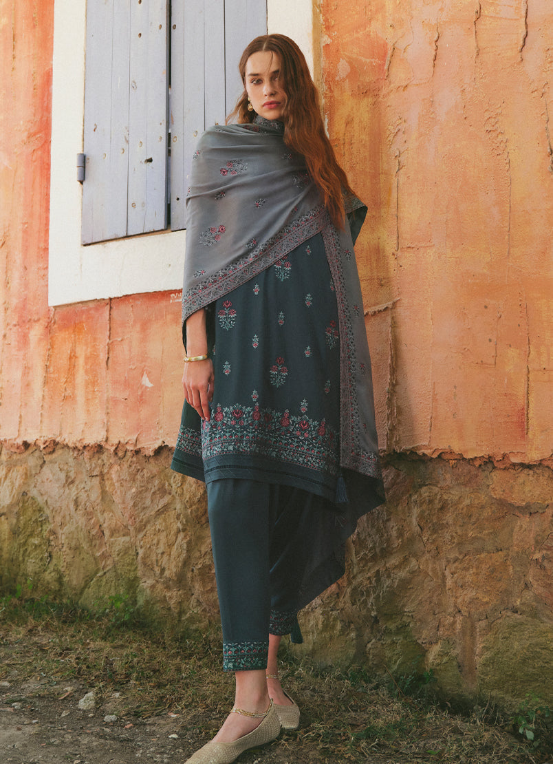 Ariana – Western.pk