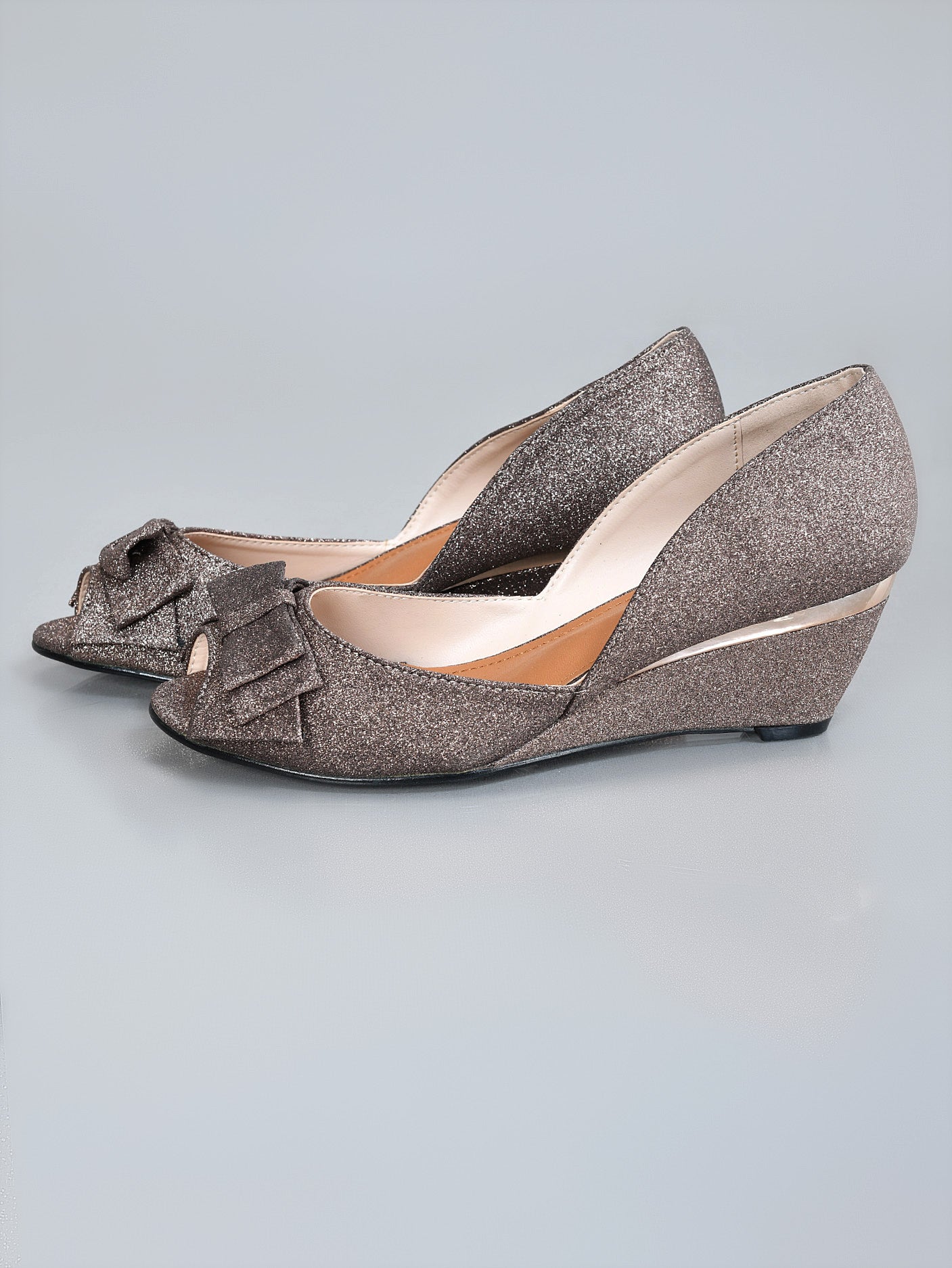 Limelight - Shimmery Bow Wedges - Bronze – Western.pk