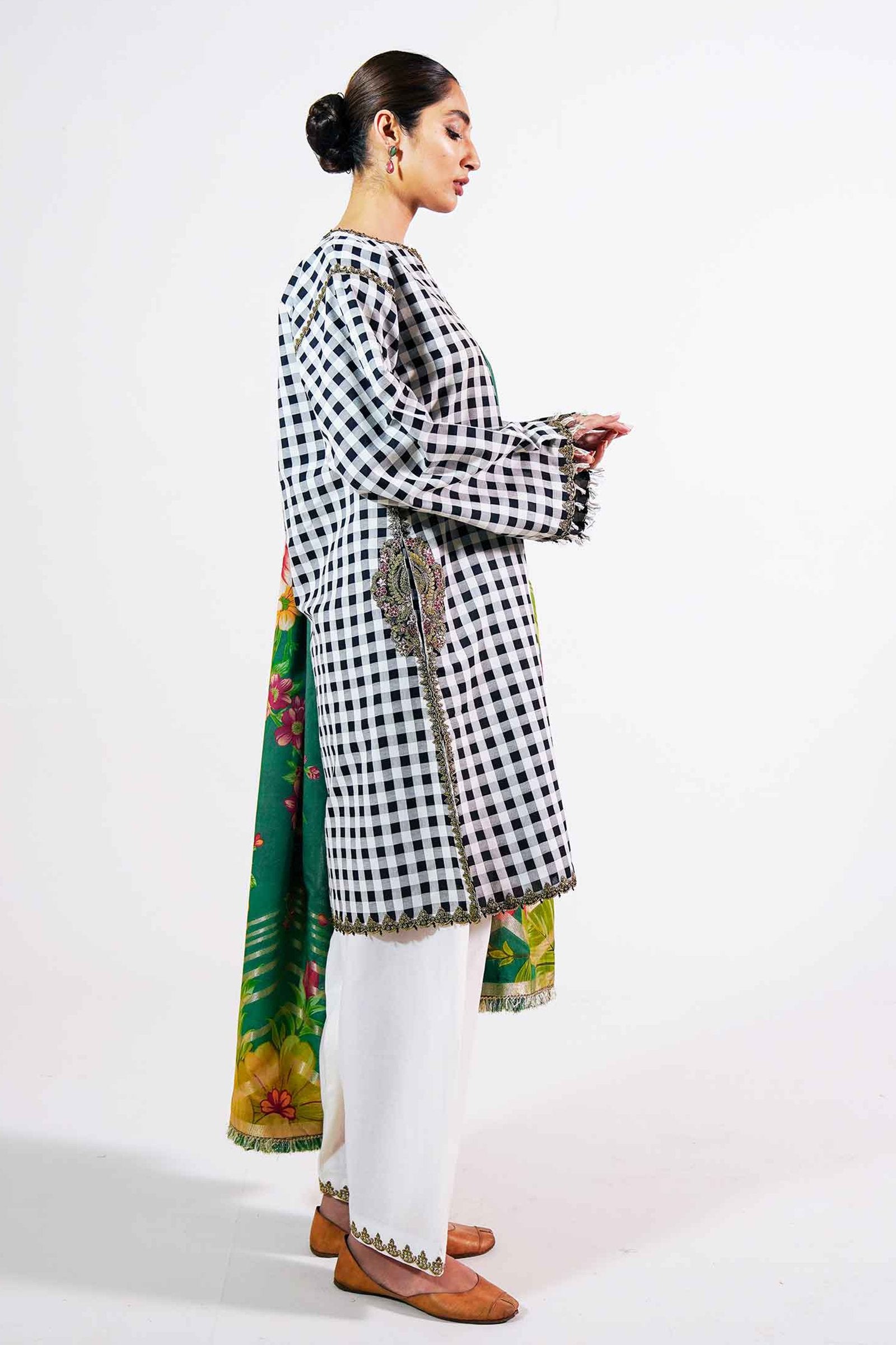 MANREET-A – Western.pk