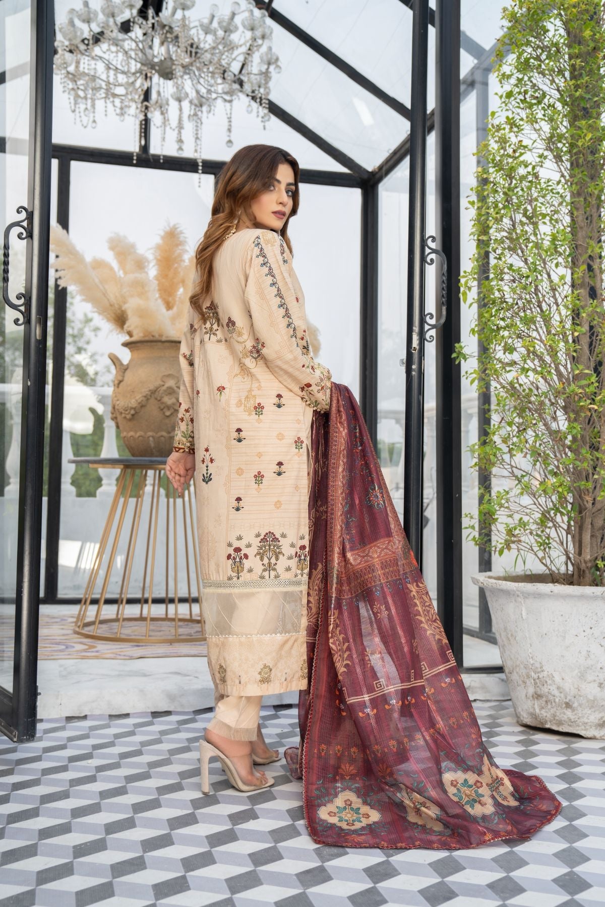 3PC Luxury Lawn (Queen 05) – Western.pk