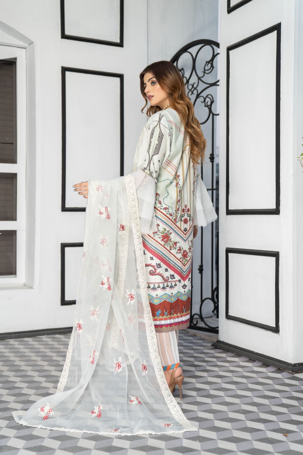 3PC Luxury Lawn (Queen 07) – Western.pk
